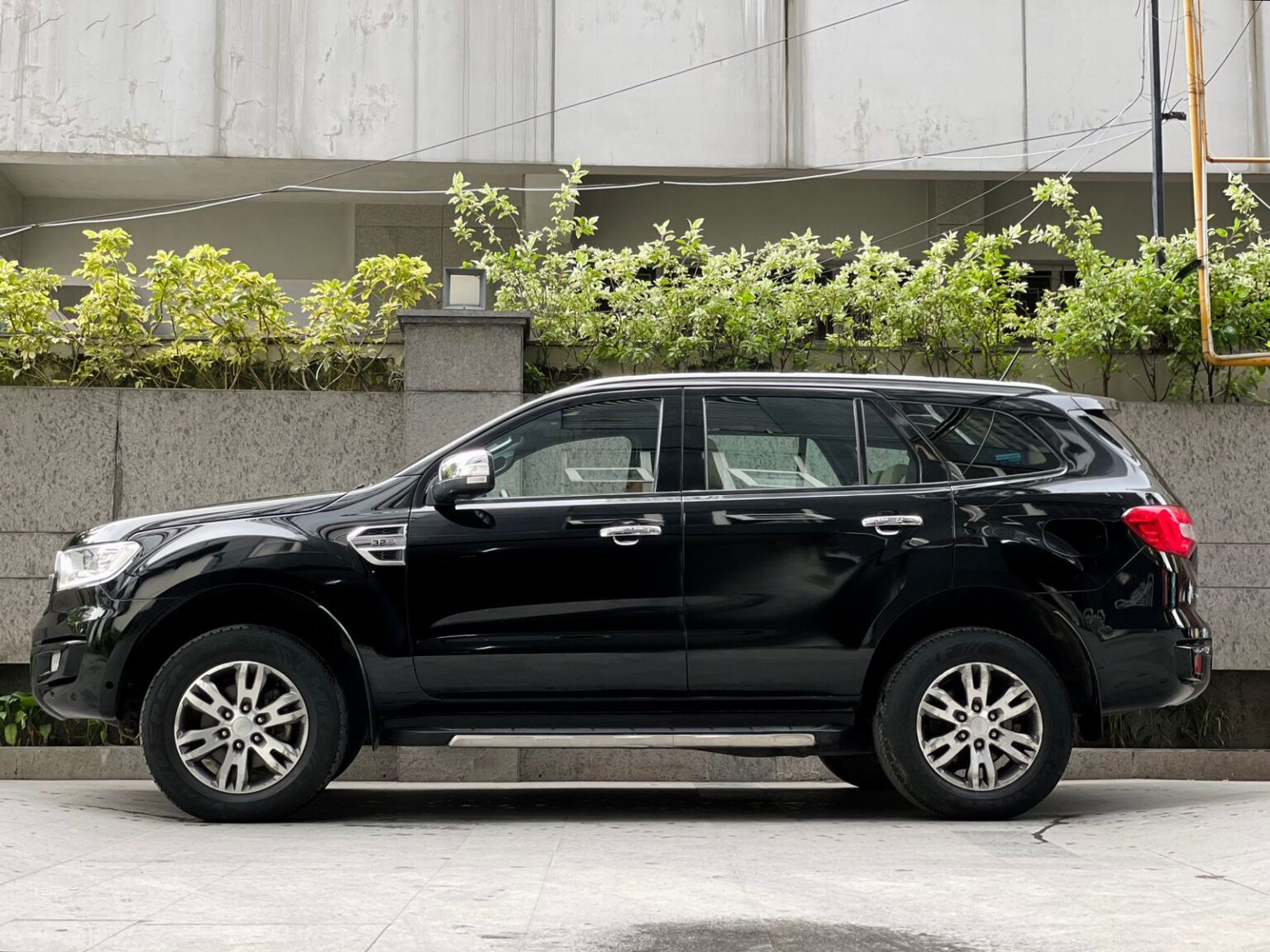 Discover Ford Endeavour Titanium - 2017's Best SUV - FLYWHEEL