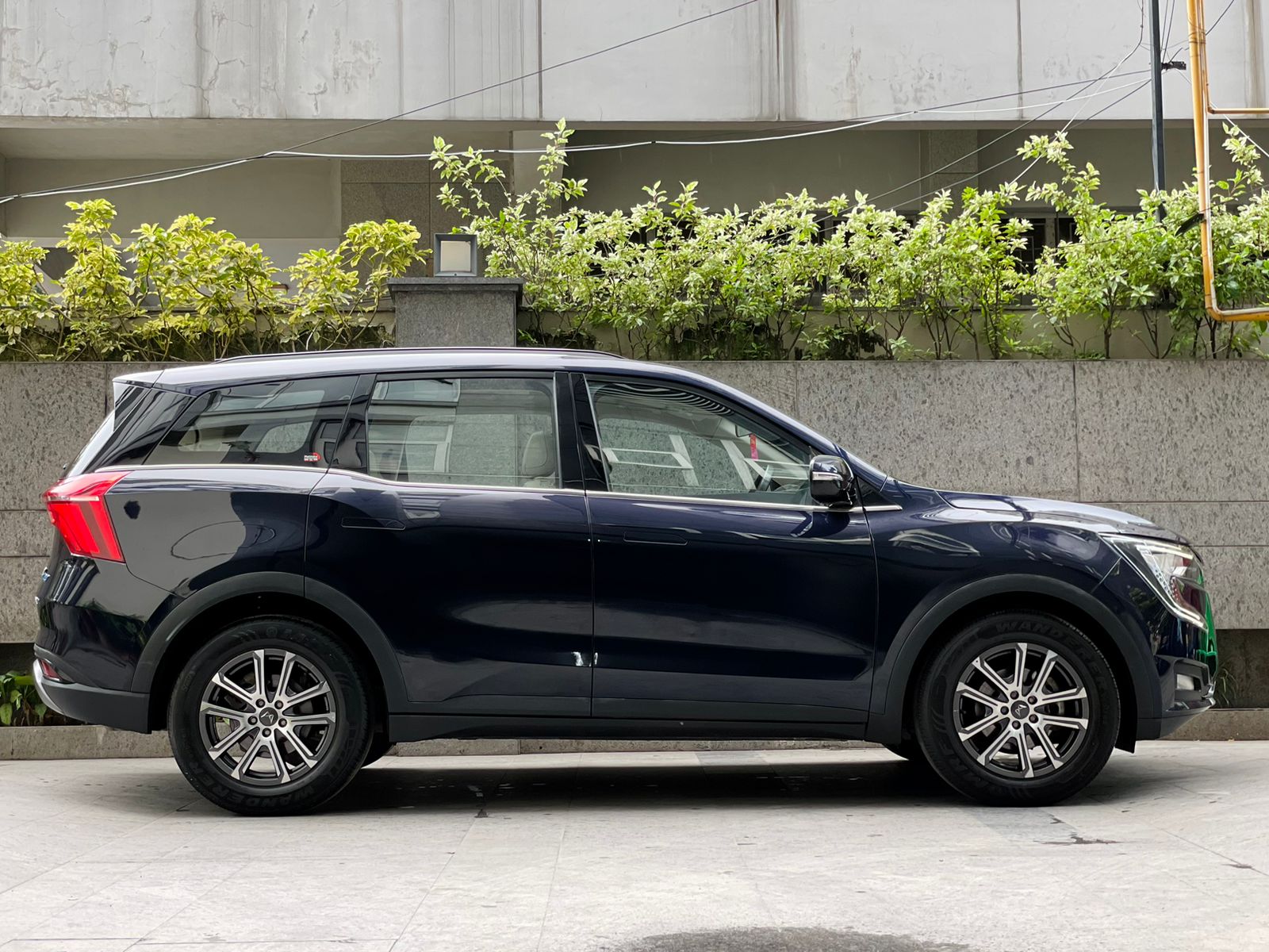 Mahindra XUV700 AX7 AT 7SEATER 2022: A New Era of SUV Excellence - FLYWHEEL